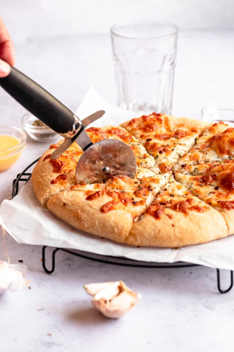 Best Cheesy Garlic Pizza - Rich And Delish