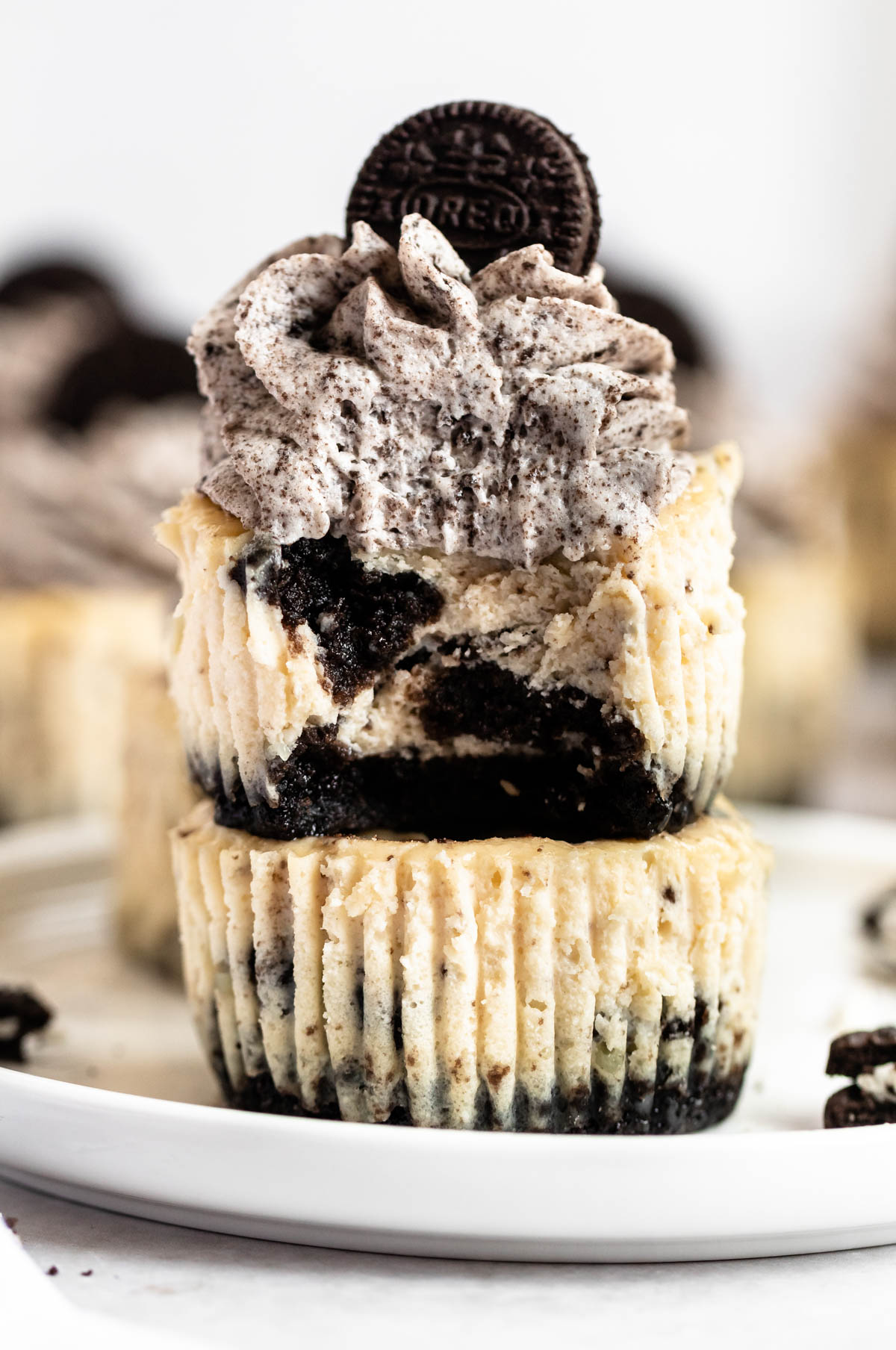 Mini Oreo Cheesecakes (30 Minutes) - Rich And Delish