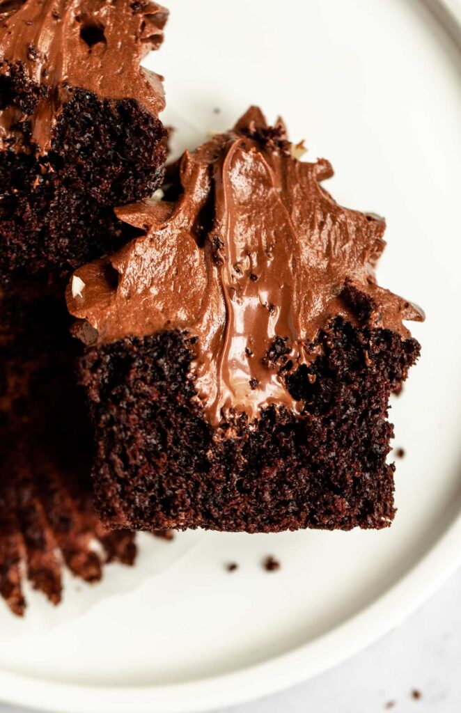 Nutella Buttercream Frosting (5-Minute Frosting) - Rich And Delish