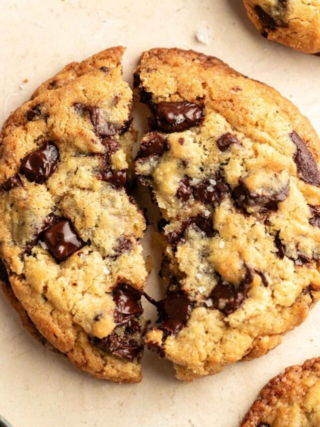 Giant Bakery Style Chocolate Chip Cookies - Rich And Delish