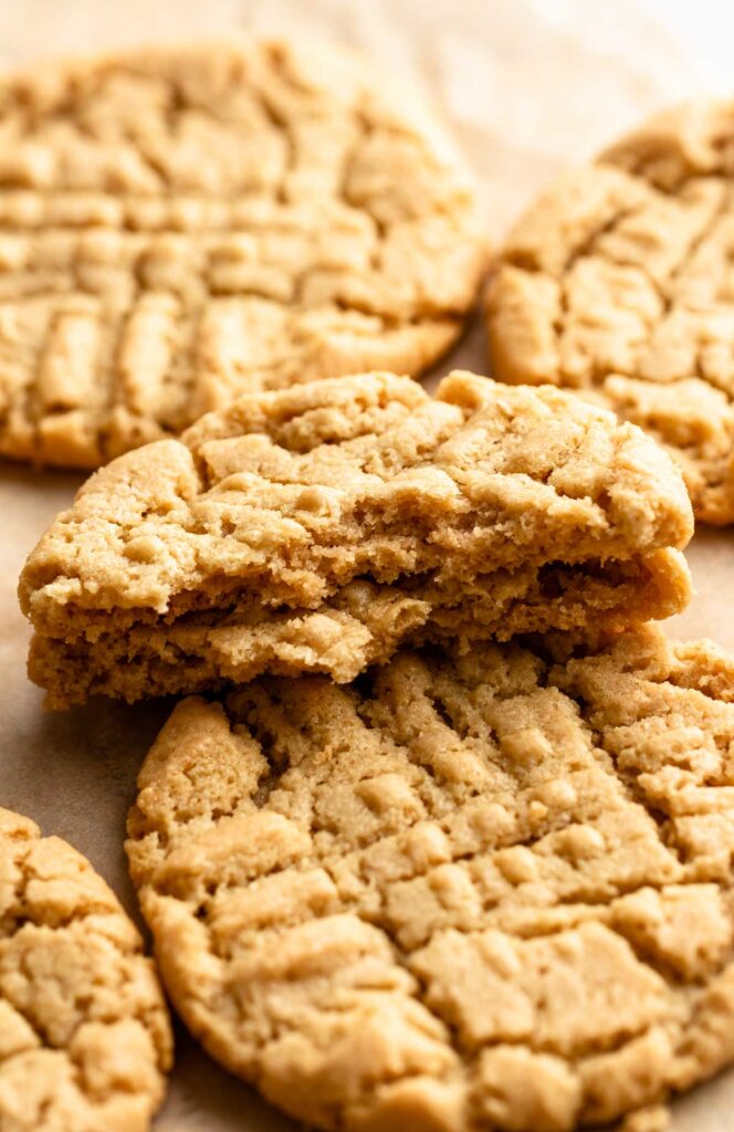 4 Ingredient Peanut Butter Cookies (20 Minutes) - Rich And Delish