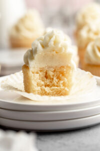 Vanilla Cupcakes w/ Vanilla Buttercream Frosting (One Bowl) - Rich And ...