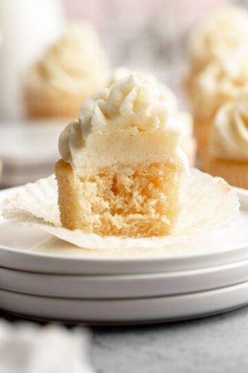 Vanilla Cupcakes w/ Vanilla Buttercream Frosting (One Bowl) - Rich And ...