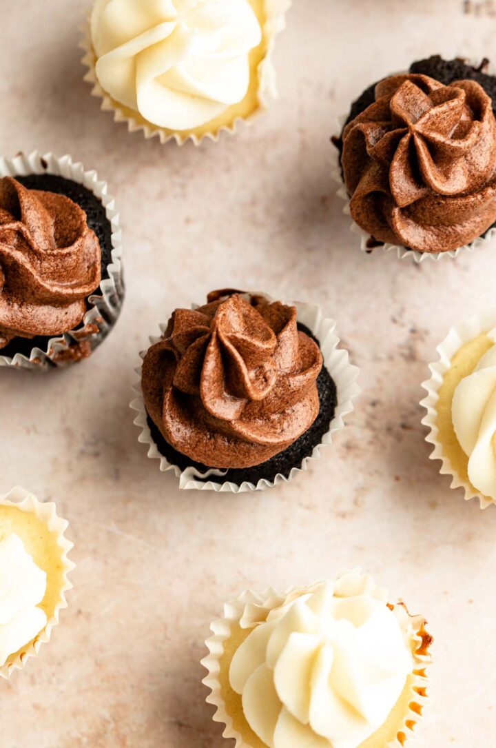 Mini Cupcakes (Chocolate & Vanilla) - Rich And Delish