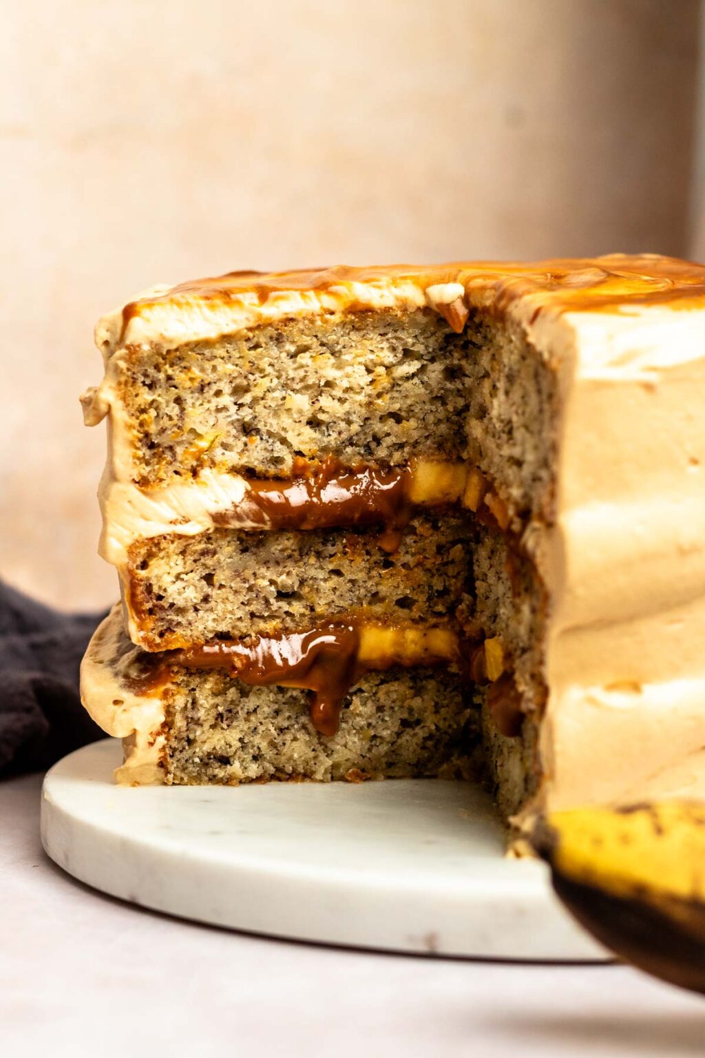 Easy Banoffee Cake (One Bowl) - Rich And Delish