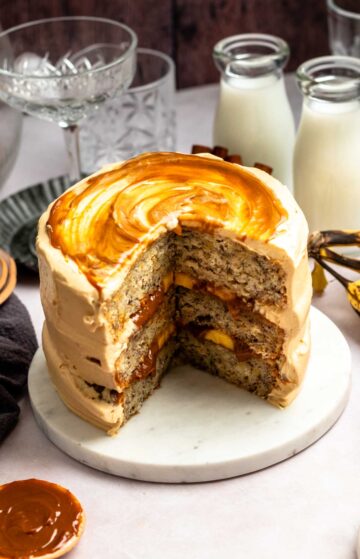 Easy Banoffee Cake (One Bowl) - Rich And Delish